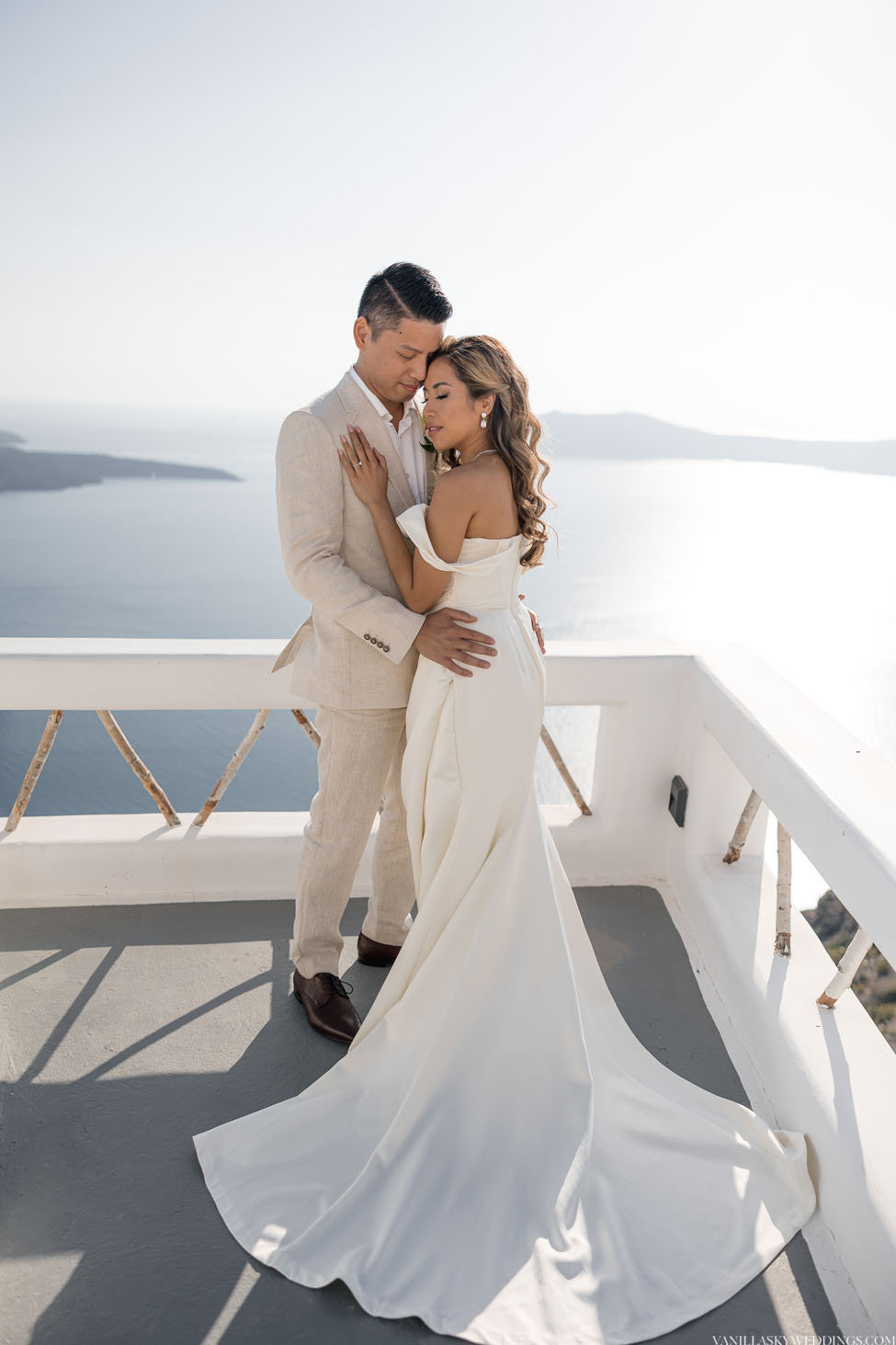 A&A: idyllic elopement at Dana villas in Santorini, Greece | Vanilla ...