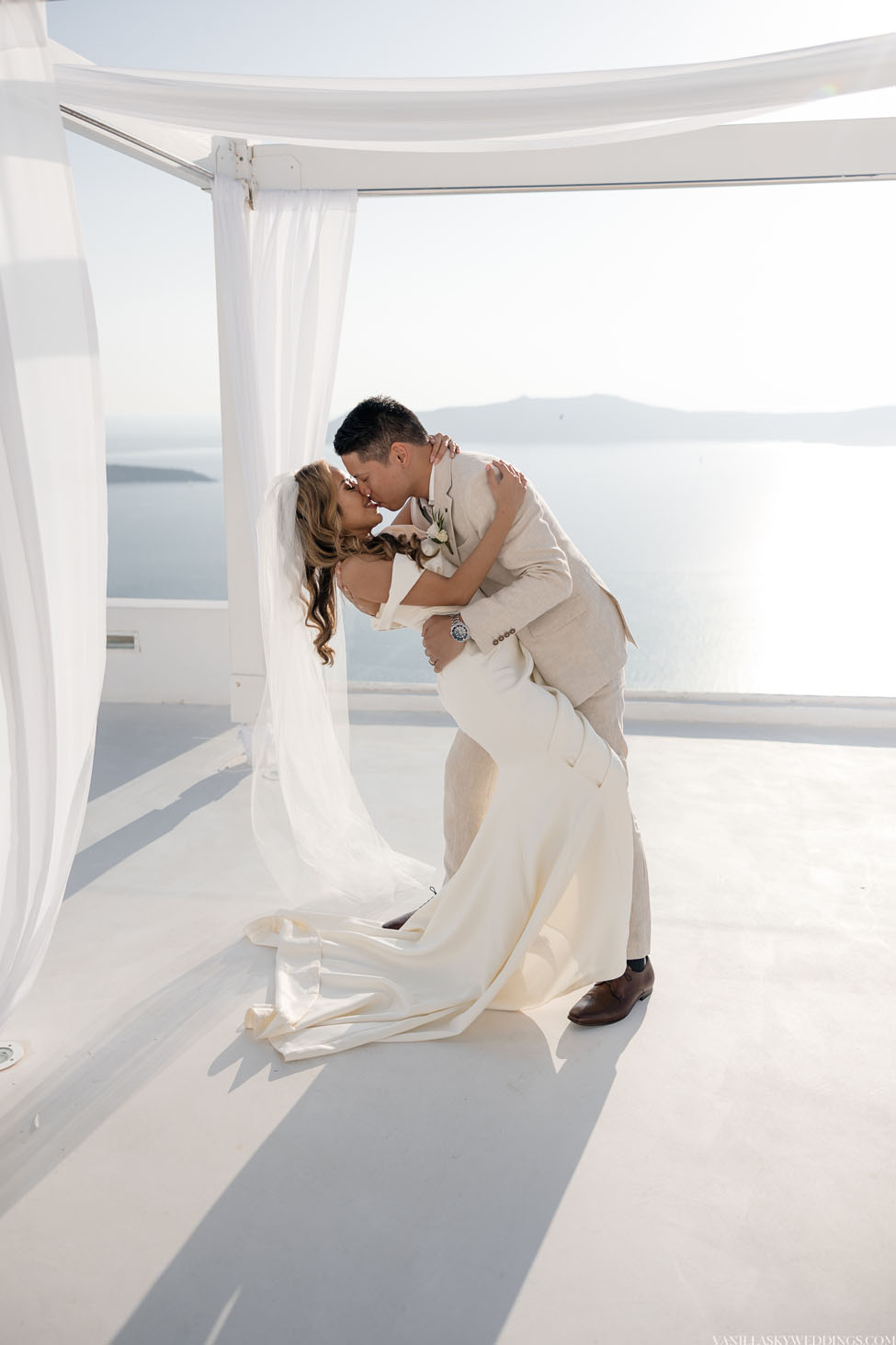 A&A: idyllic elopement at Dana villas in Santorini, Greece | Vanilla ...