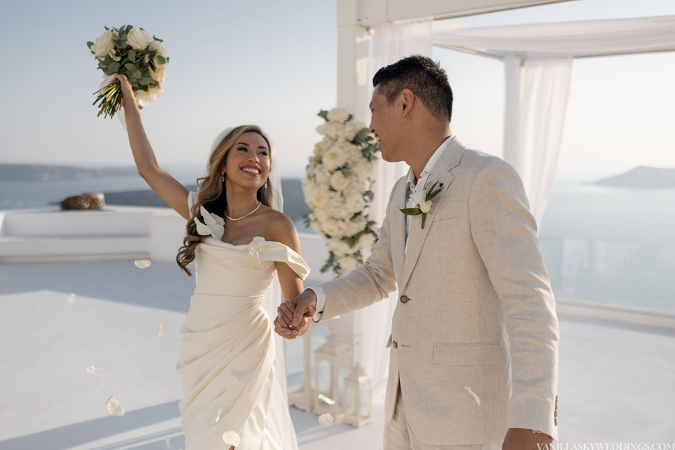 A&A: idyllic elopement at Dana villas in Santorini, Greece | Vanilla ...