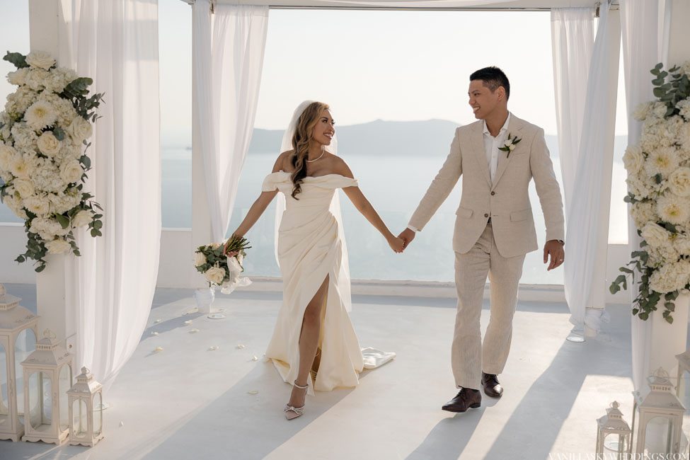 A&A: idyllic elopement at Dana villas in Santorini, Greece | Vanilla ...