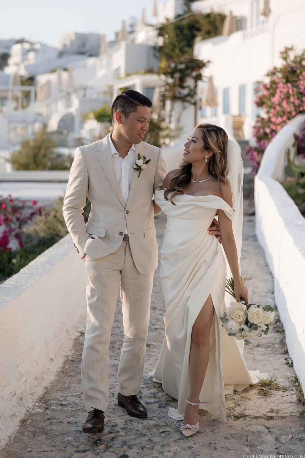 A&A: idyllic elopement at Dana villas in Santorini, Greece | Vanilla ...