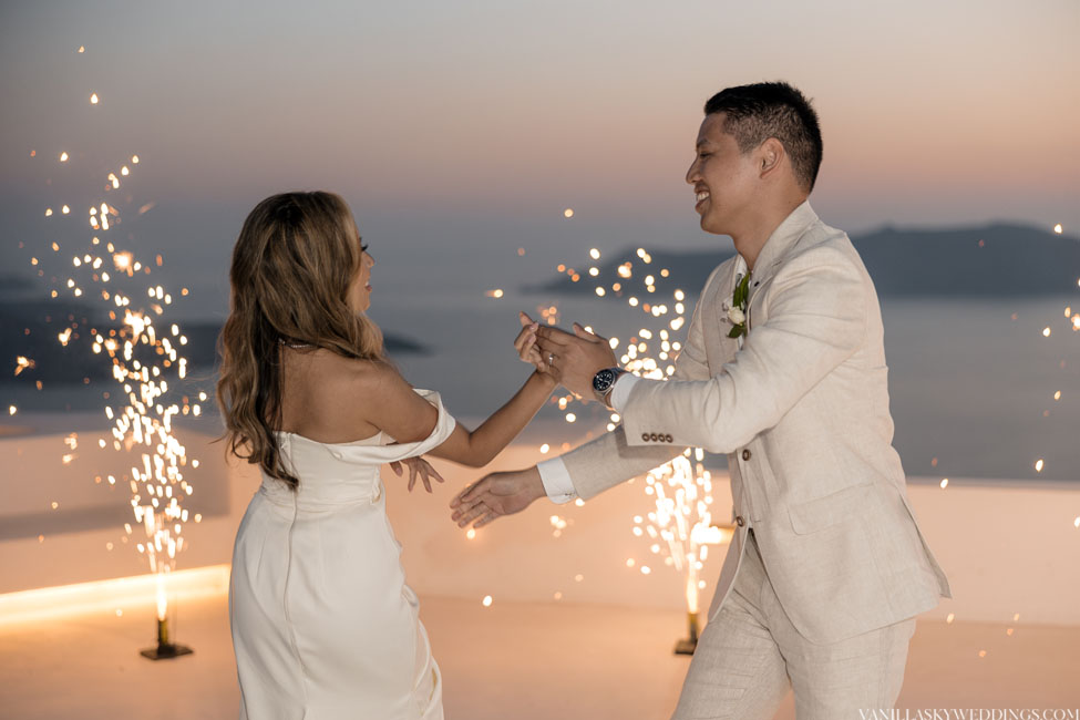 A&A: idyllic elopement at Dana villas in Santorini, Greece | Vanilla ...