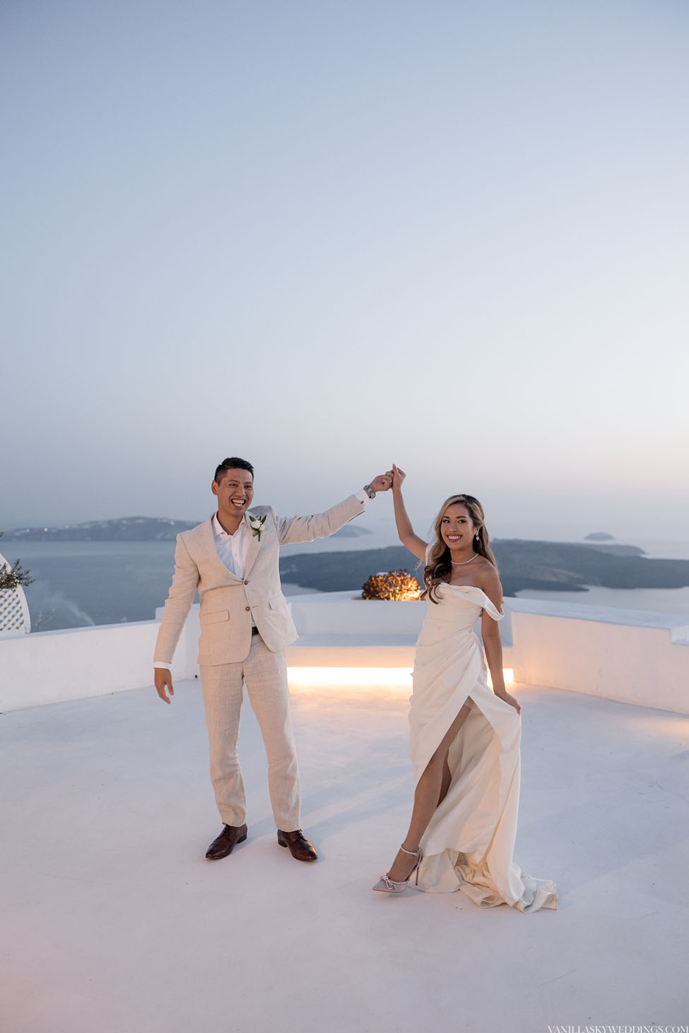A&A: idyllic elopement at Dana villas in Santorini, Greece | Vanilla ...